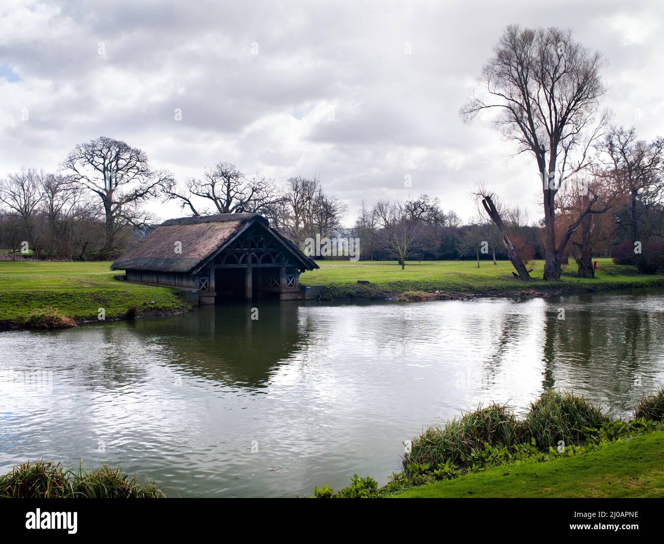 Pond boat house hi-res stock photography and images - Alamy