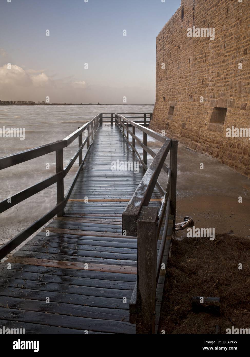 Wet walkway hi-res stock photography and images - Alamy