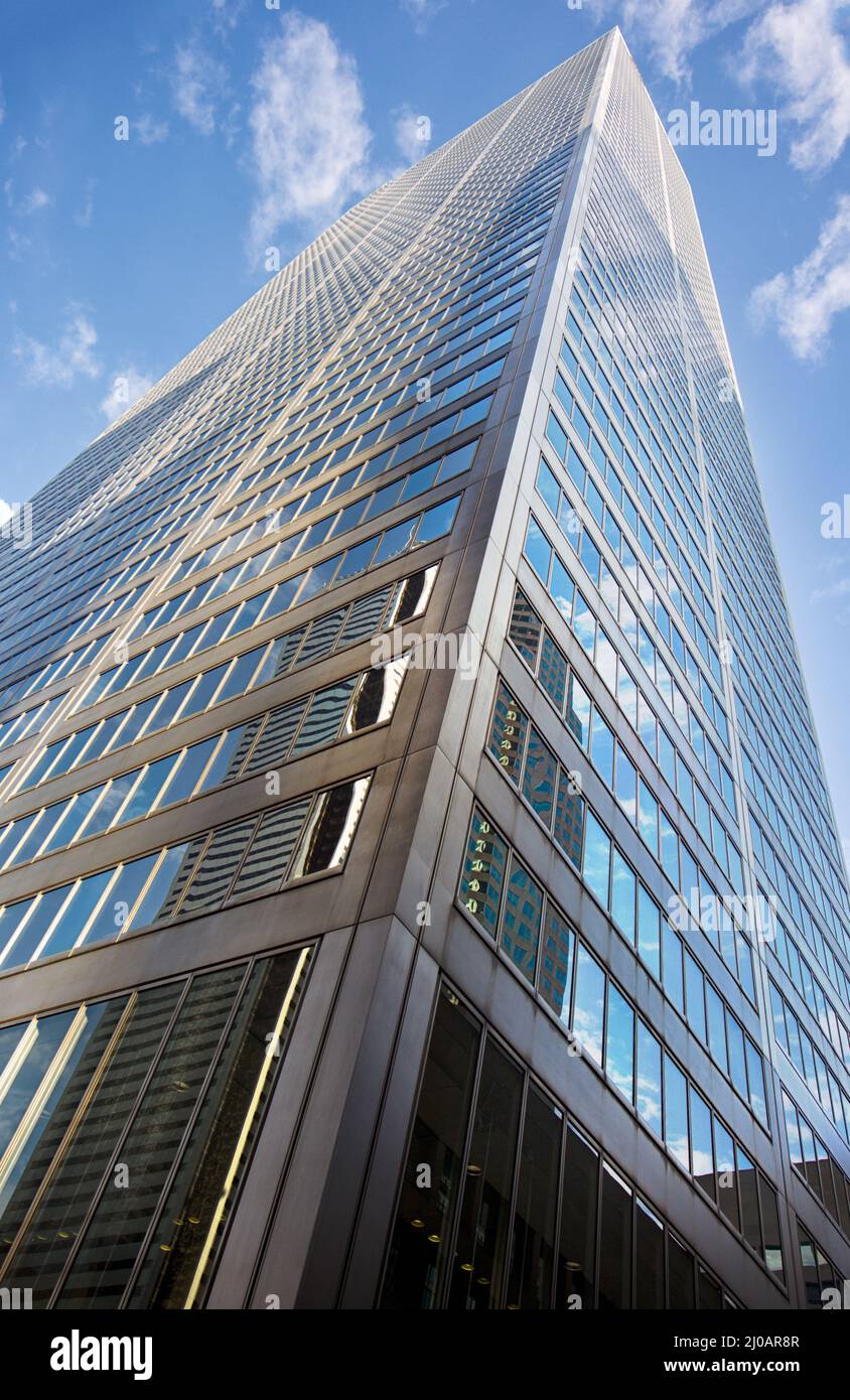 Low angle shot of tall commercial building Stock Photo - Alamy