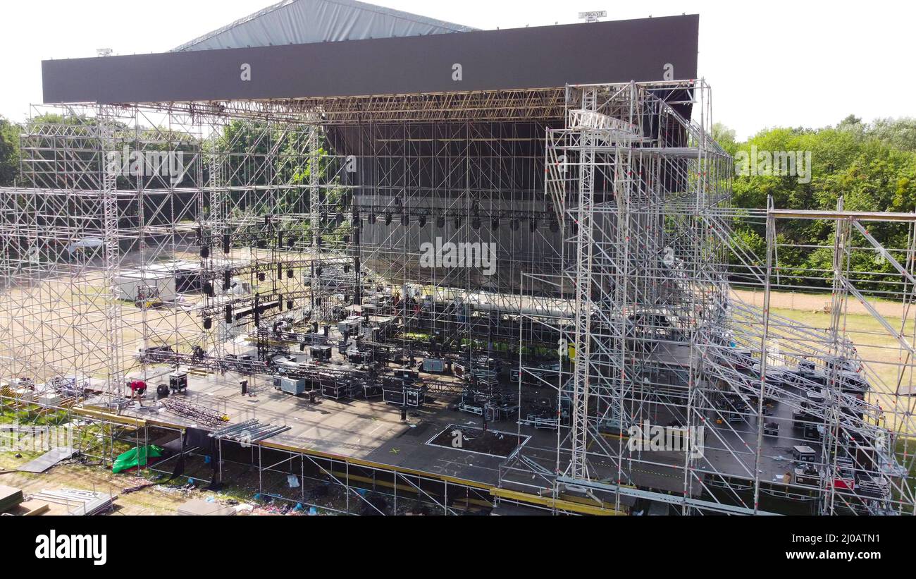 outdoor stage steel structure setting Stock Photo - Alamy