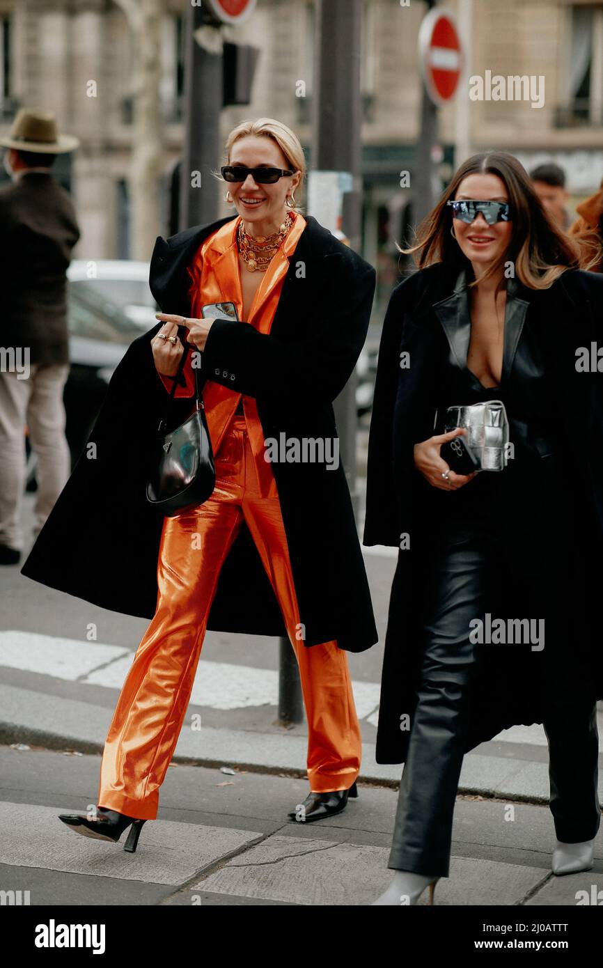 Street style, Yonca Calli arriving at Patou Fall-Winter 2022-2023 ...