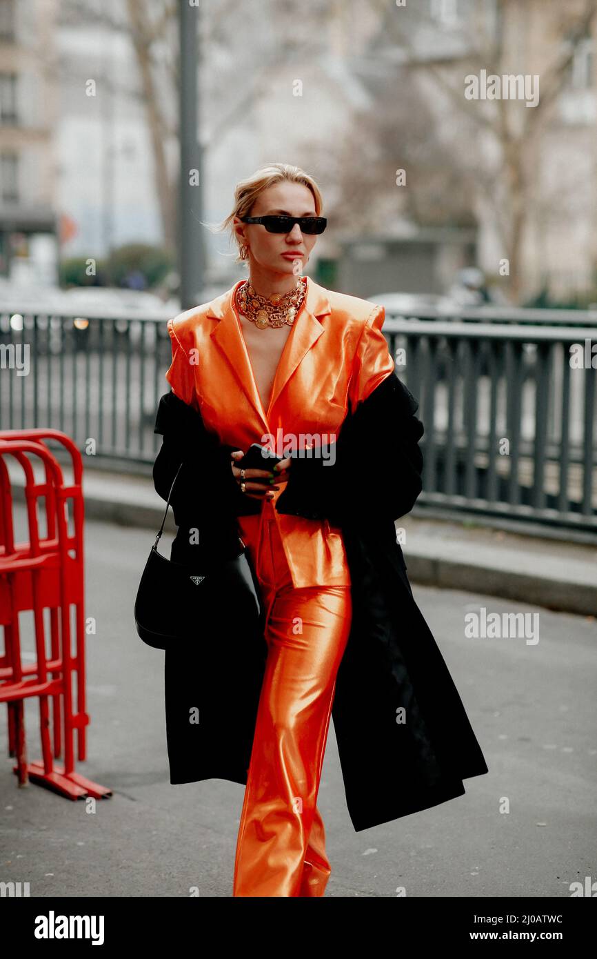 Street style, Yonca Calli arriving at Patou Fall-Winter 2022-2023 ...