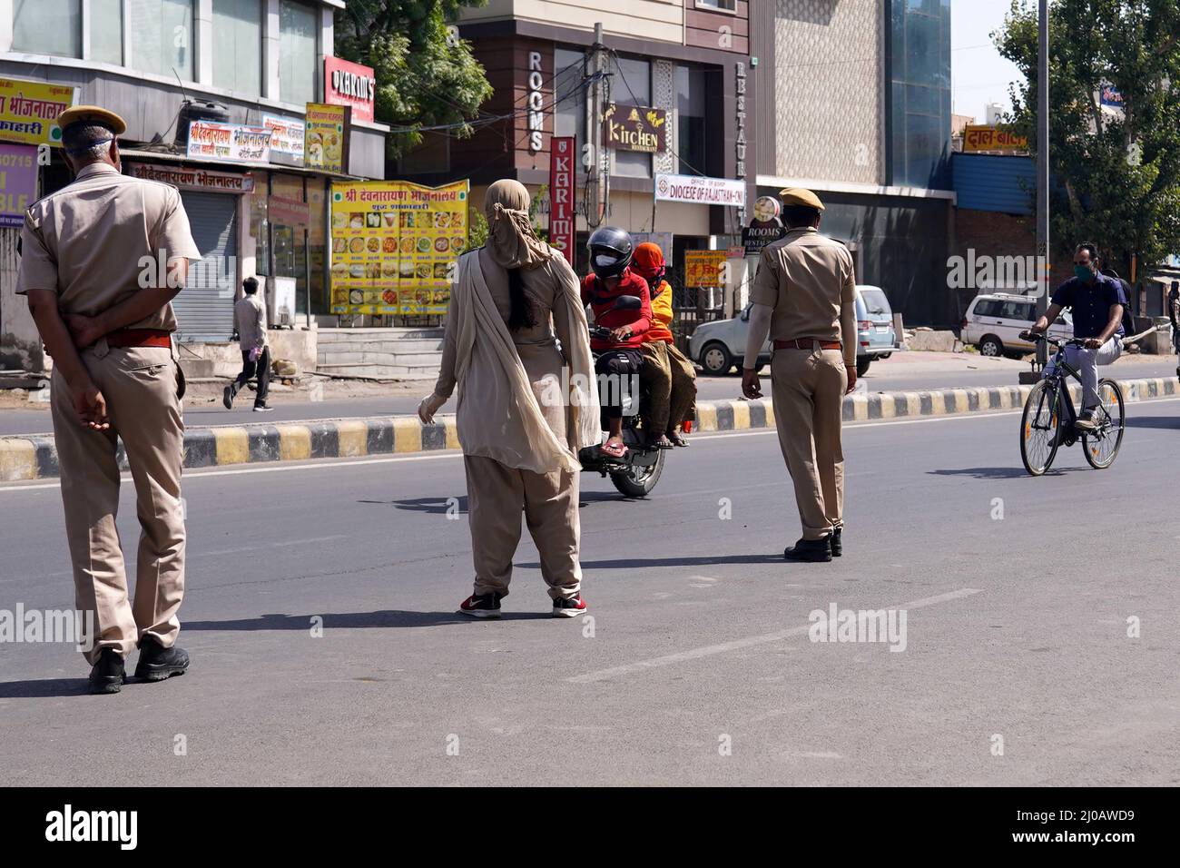 Indian police personnels hi-res stock photography and images - Alamy