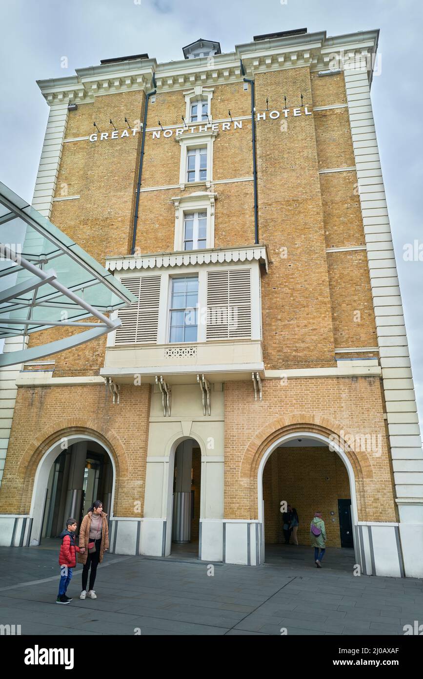 Great northern hotel kings cross railway station accommodation l hi-res ...