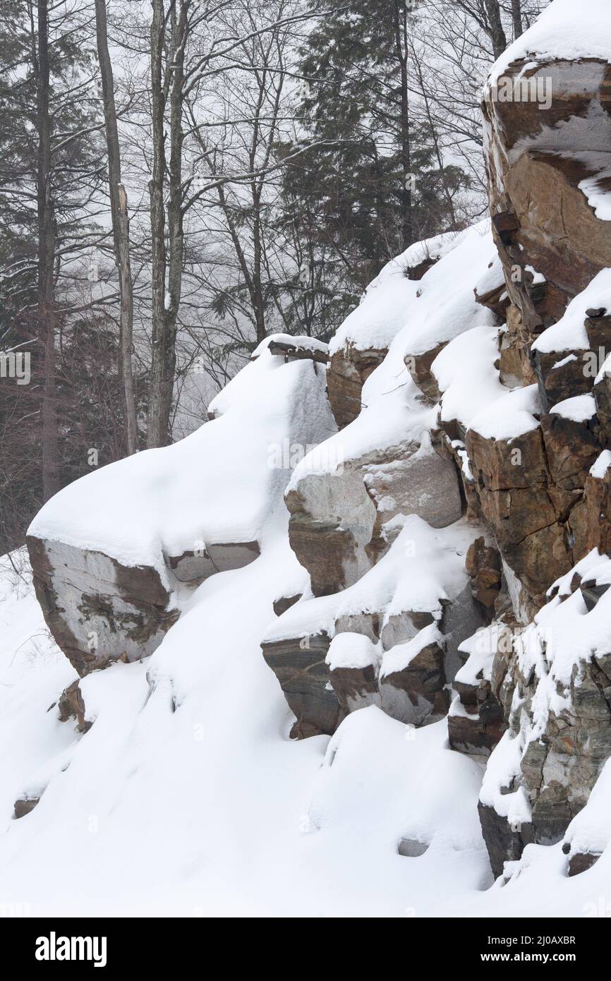 Beautiful snow cliff hi-res stock photography and images - Alamy