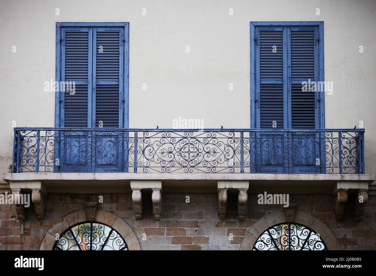 Beautiful old building balconies hi-res stock photography and images ...