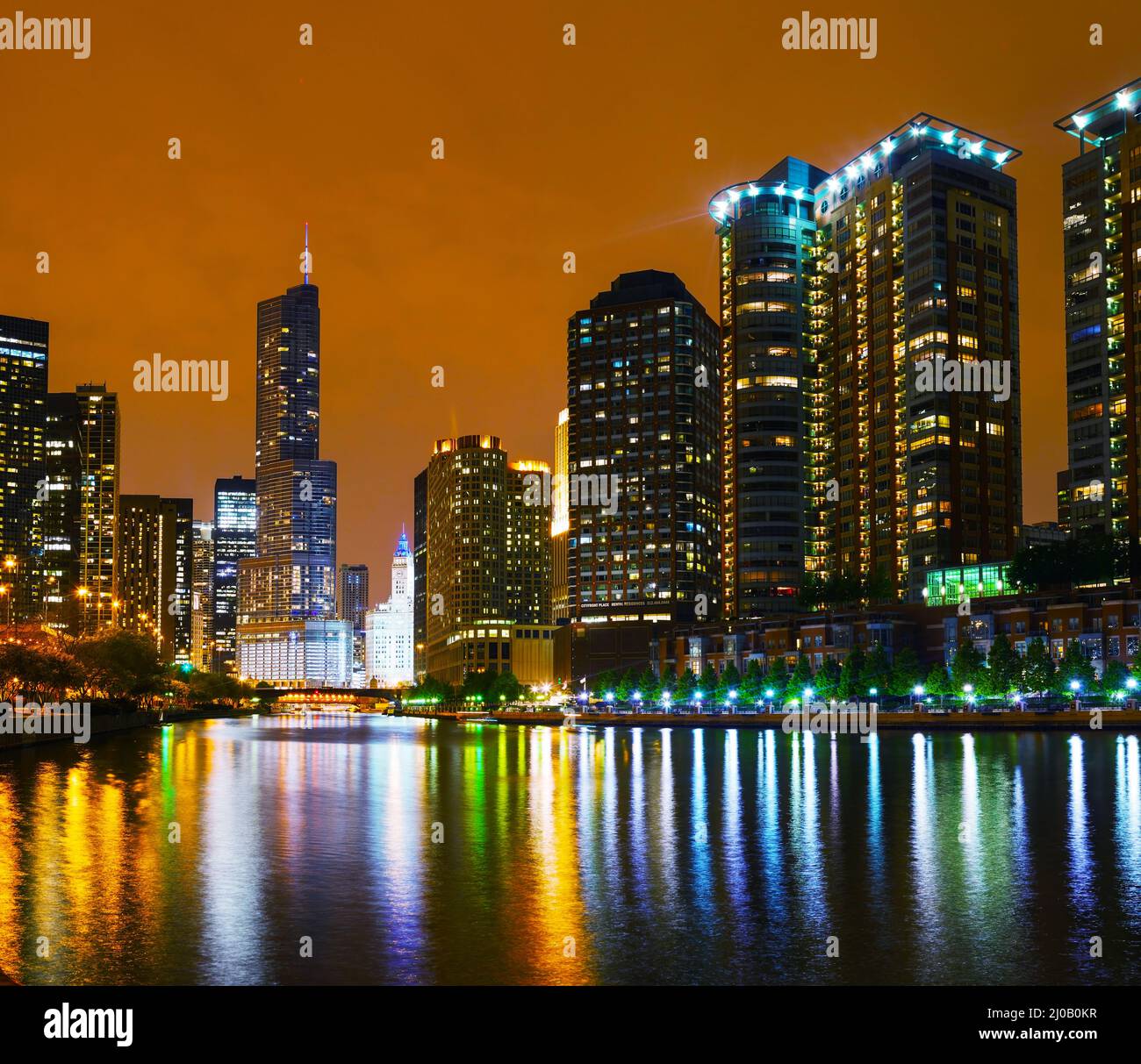 Trump tower chicago night hi-res stock photography and images - Alamy