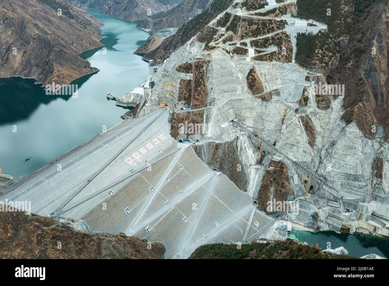 (220318) -- YAJIANG, March 18, 2022 (Xinhua) -- Aerial photo taken on ...