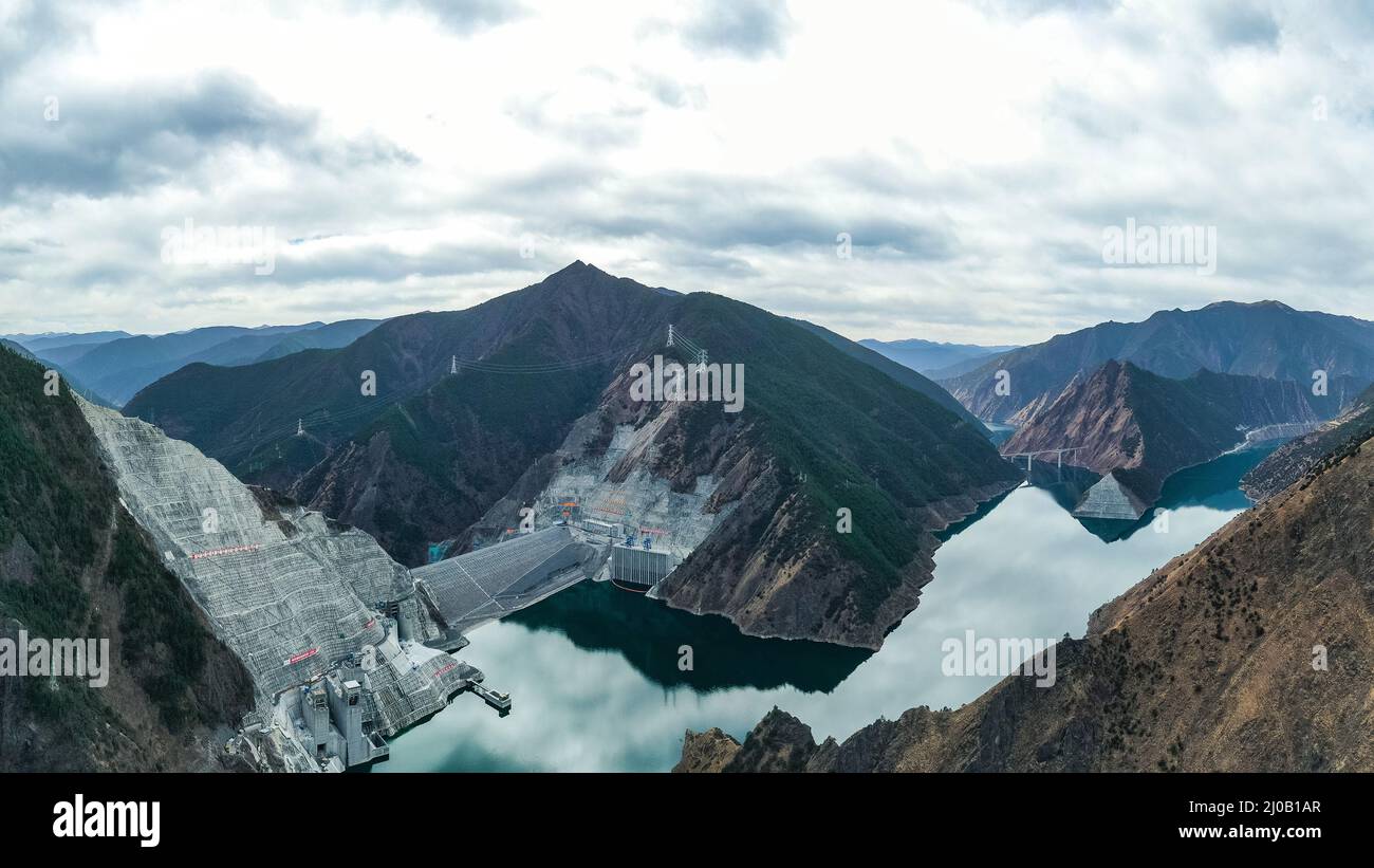 (220318) -- YAJIANG, March 18, 2022 (Xinhua) -- Aerial photo taken on ...