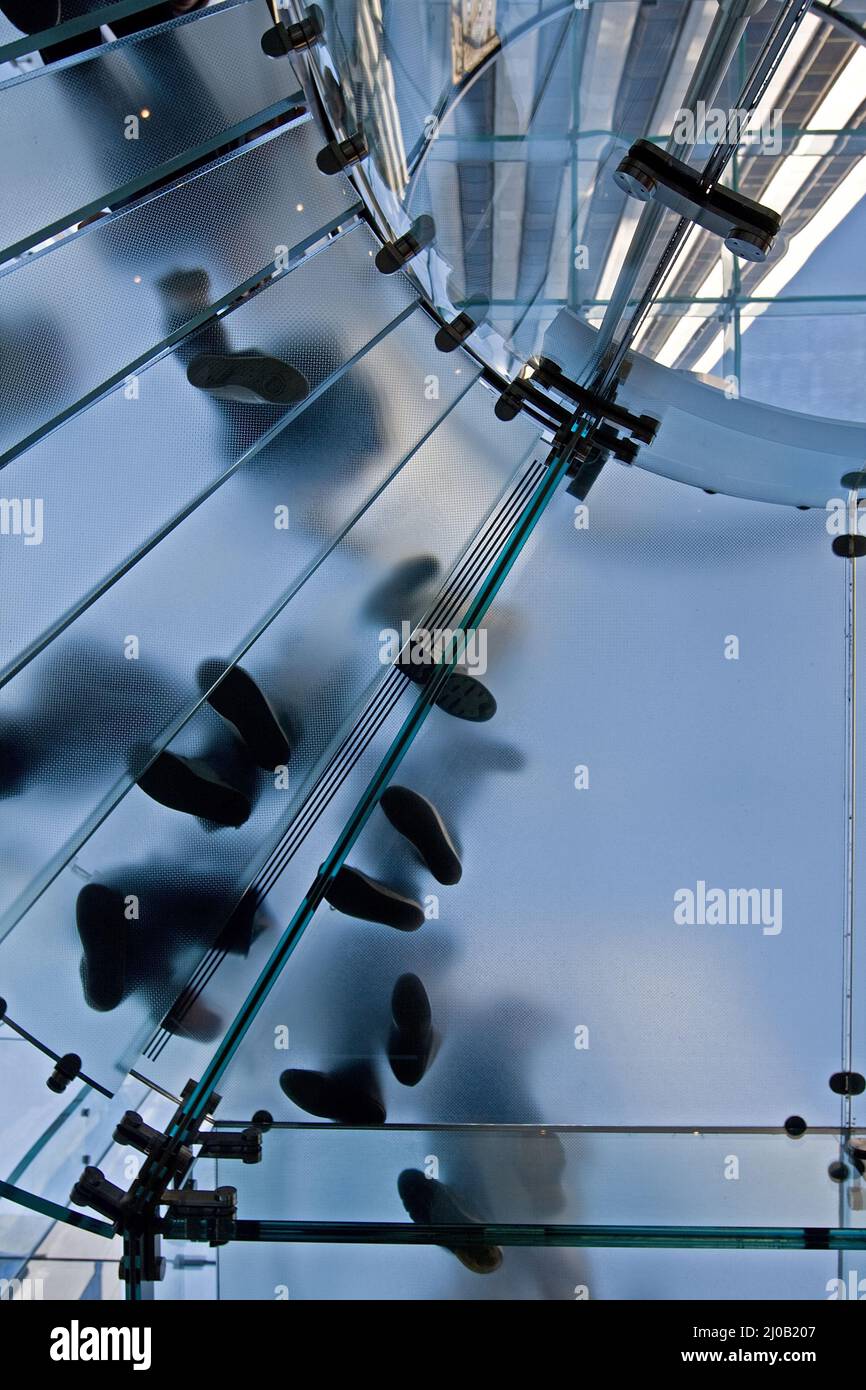 Glass maze hi-res stock photography and images - Alamy