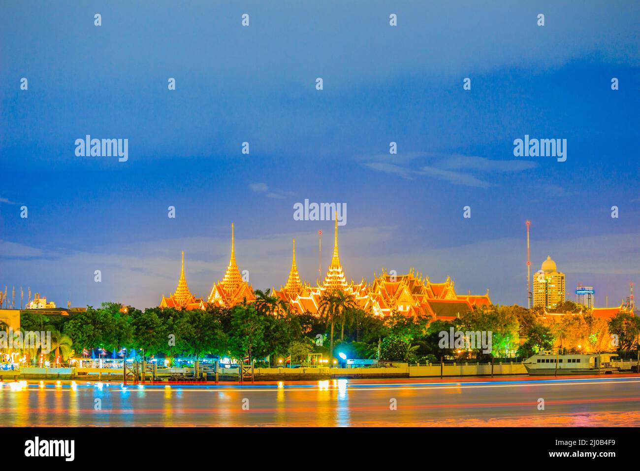 View of the Grand Palace Bangkok from Chao Phraya River Stock Photo - Alamy