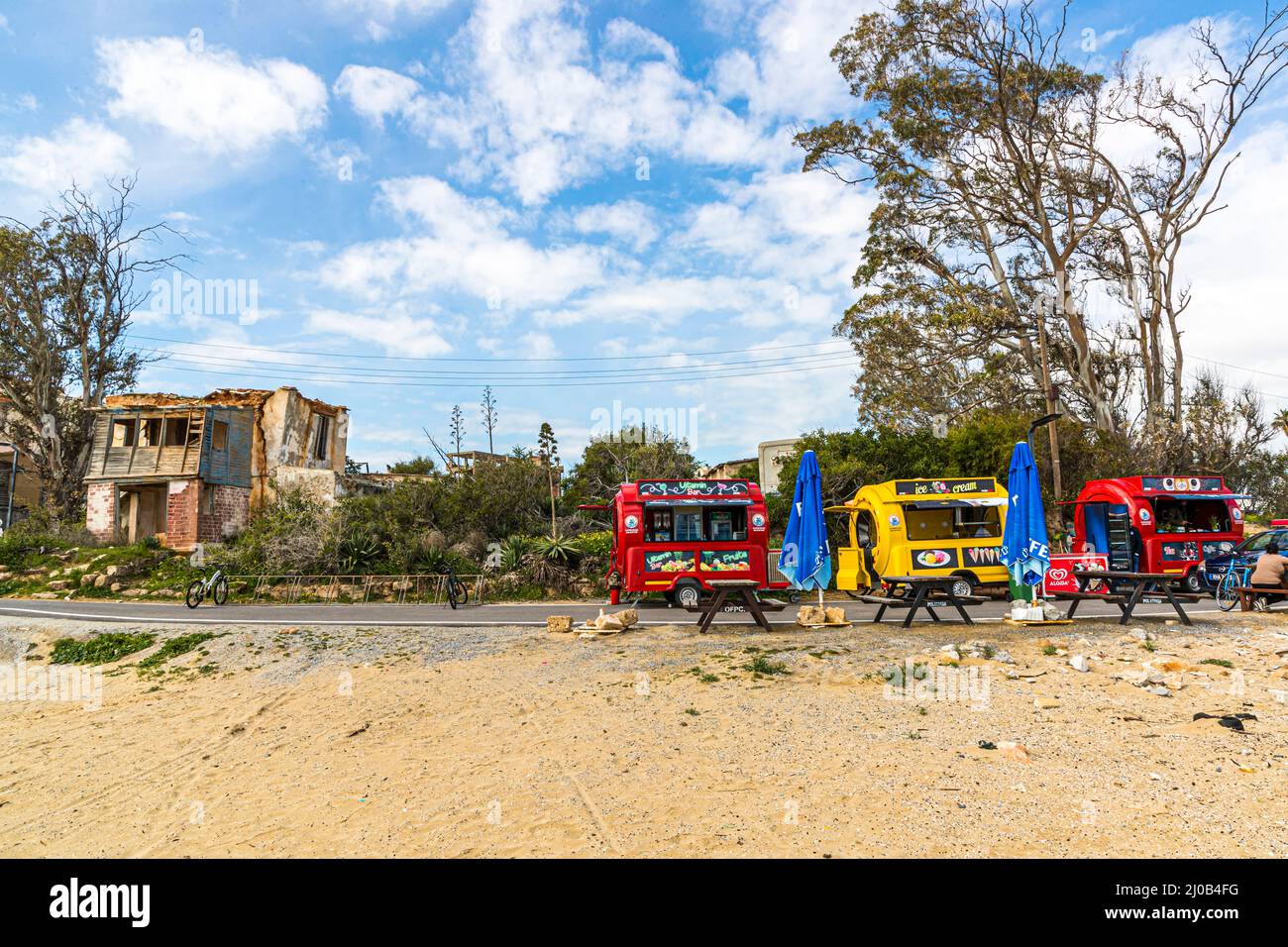 Ruins in Maras / Varosha: A destroyed tavern next to colorful snack ...