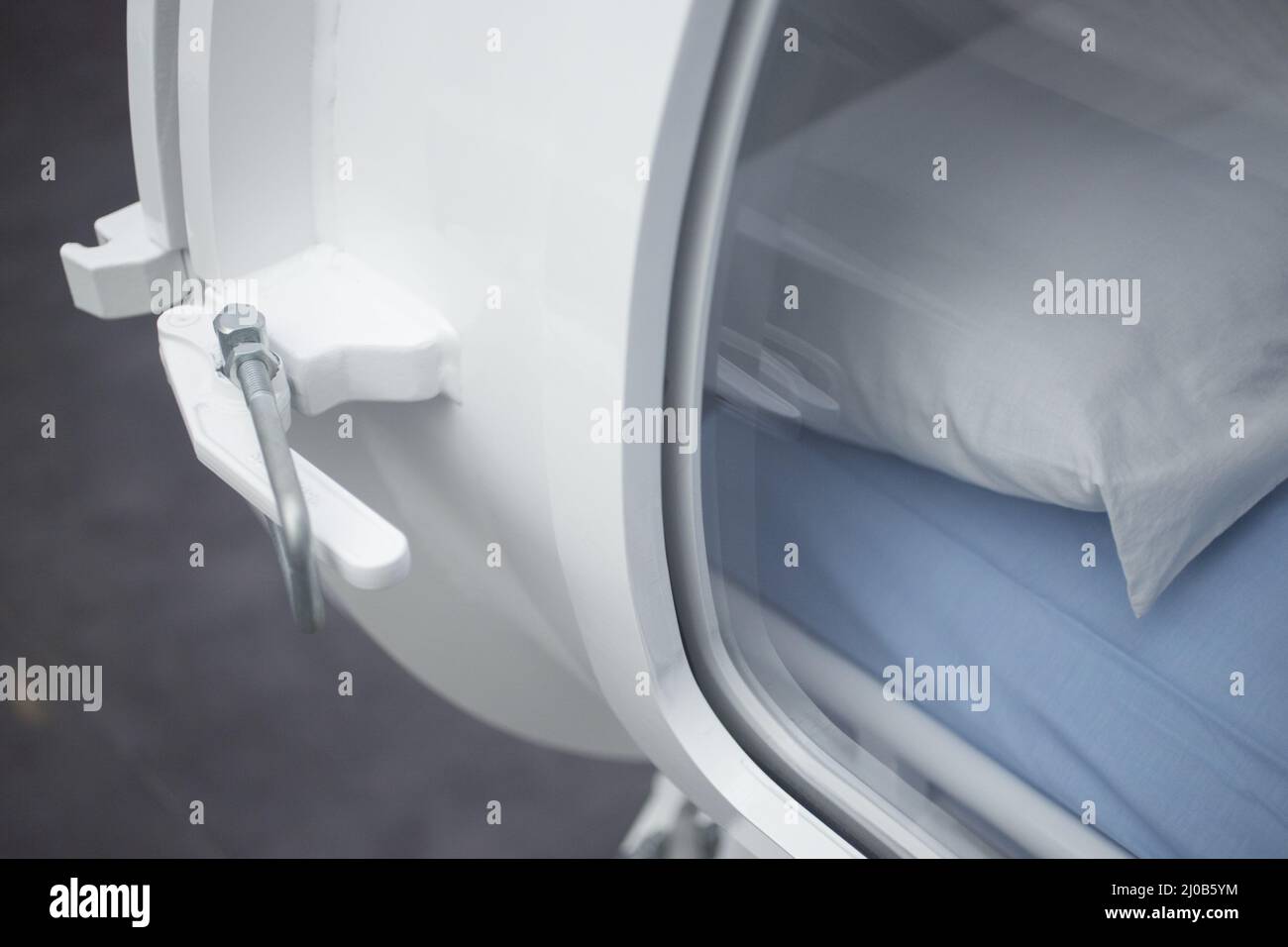 HBOT Hyperbaric Oxygen Therapy treatment chamber Stock Photo - Alamy