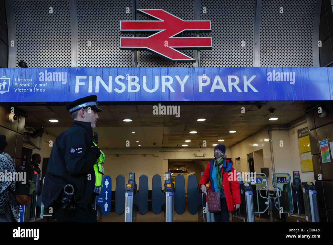 London (UK), 17.03.2022: British Transport (BT) police PCSOs carry ...