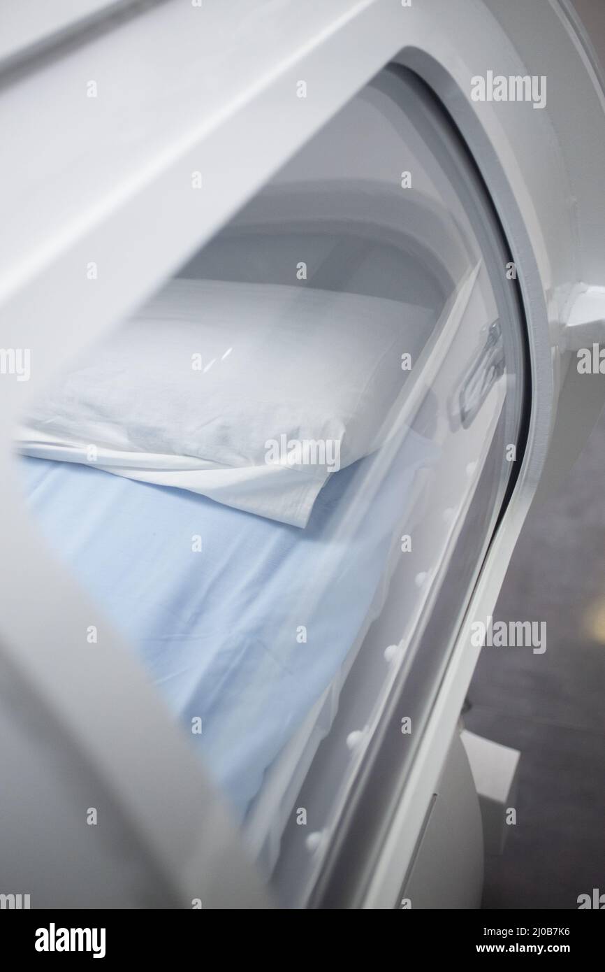 HBOT Hyperbaric Oxygen Therapy treatment chamber Stock Photo - Alamy