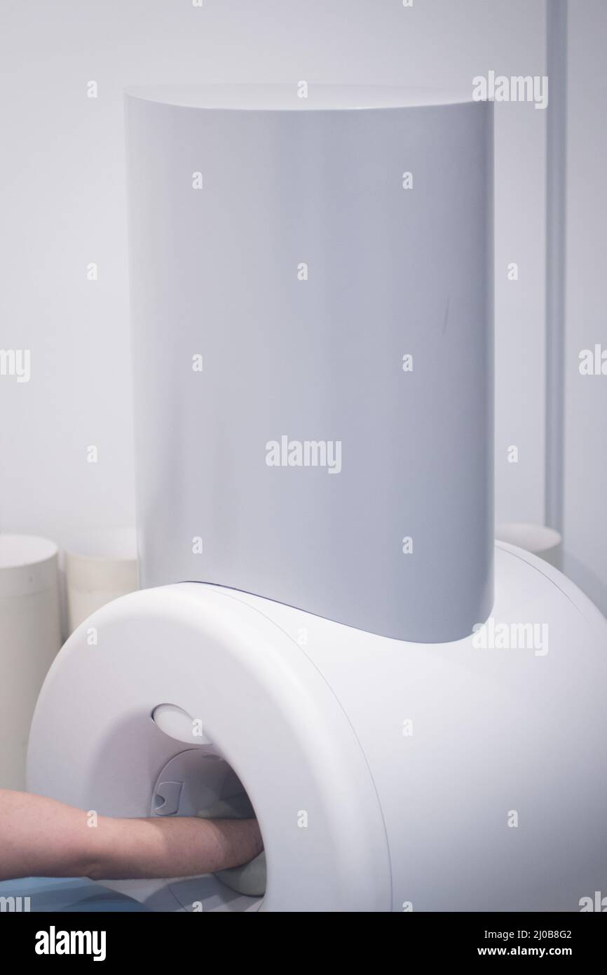 Open mri hi-res stock photography and images - Alamy