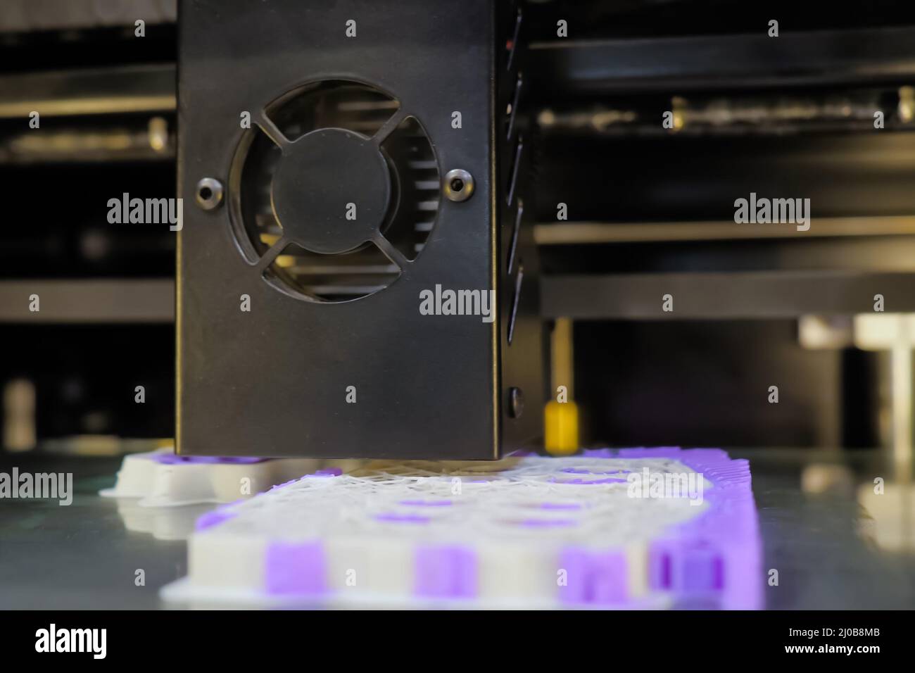 3D printing machine making plastic model - close up Stock Photo - Alamy