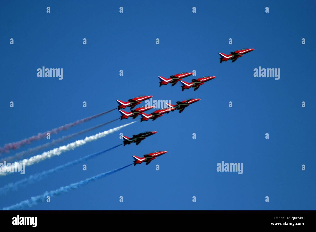 Red arrows jet flying hi-res stock photography and images - Alamy