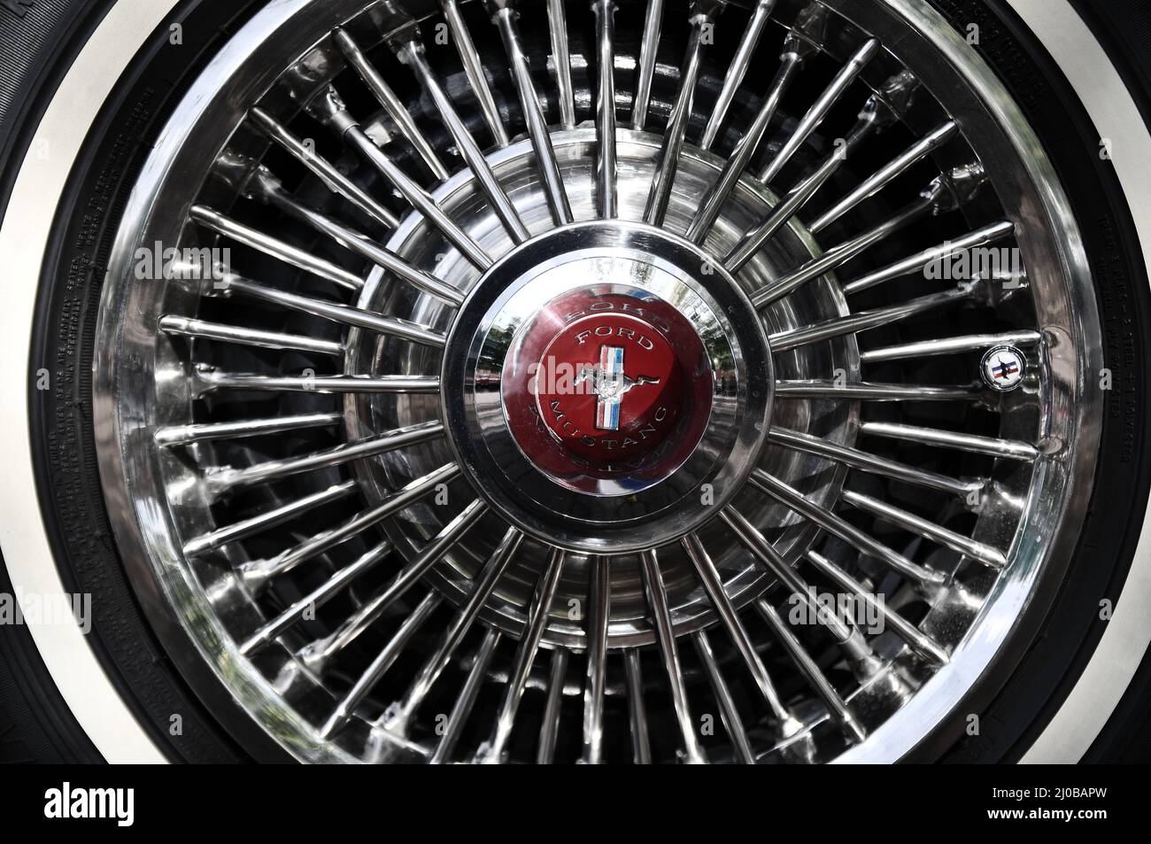Silver wheel trim hi-res stock photography and images - Alamy