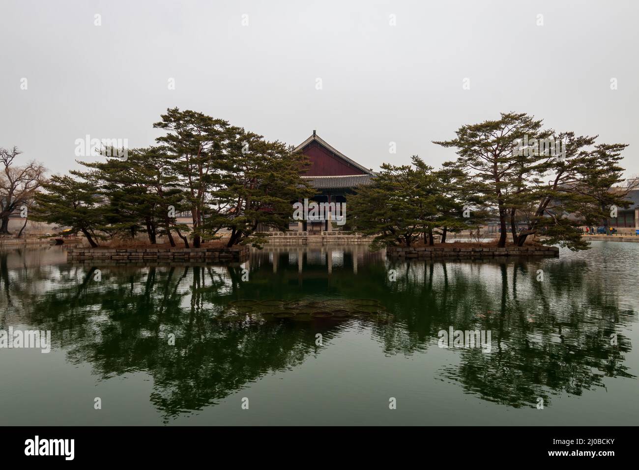 Gyeonghoeru pavillon at Gyeongbokgung Palace, Seoul, South Korea ...
