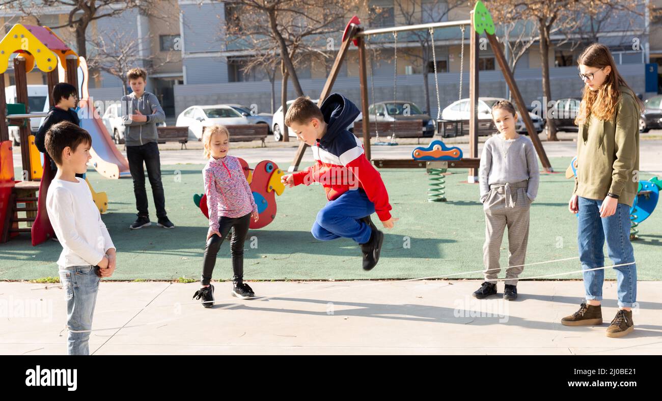 Kids jumping skipping rope hi-res stock photography and images - Alamy
