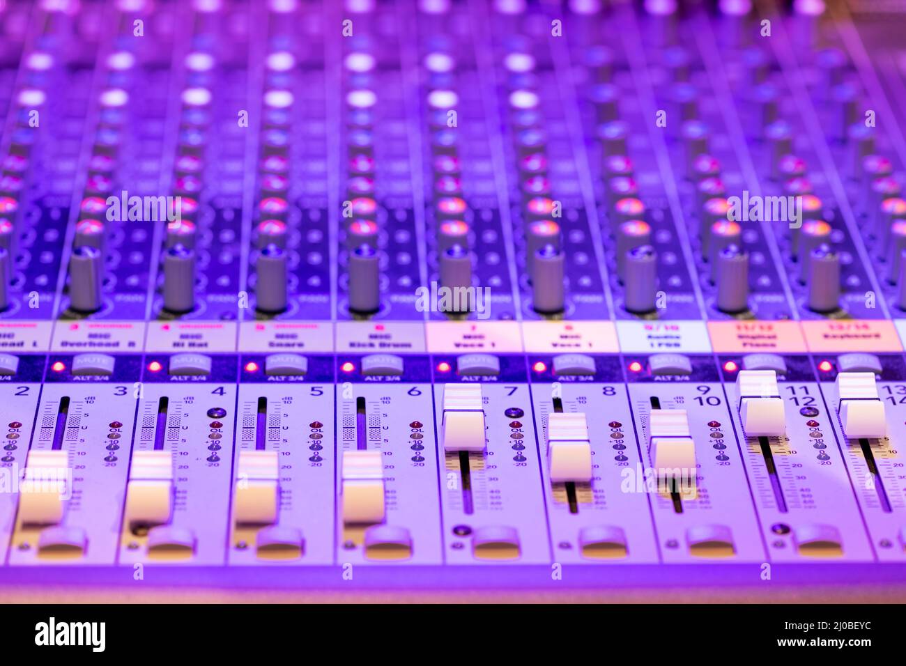 Broadcast console hi-res stock photography and images - Alamy
