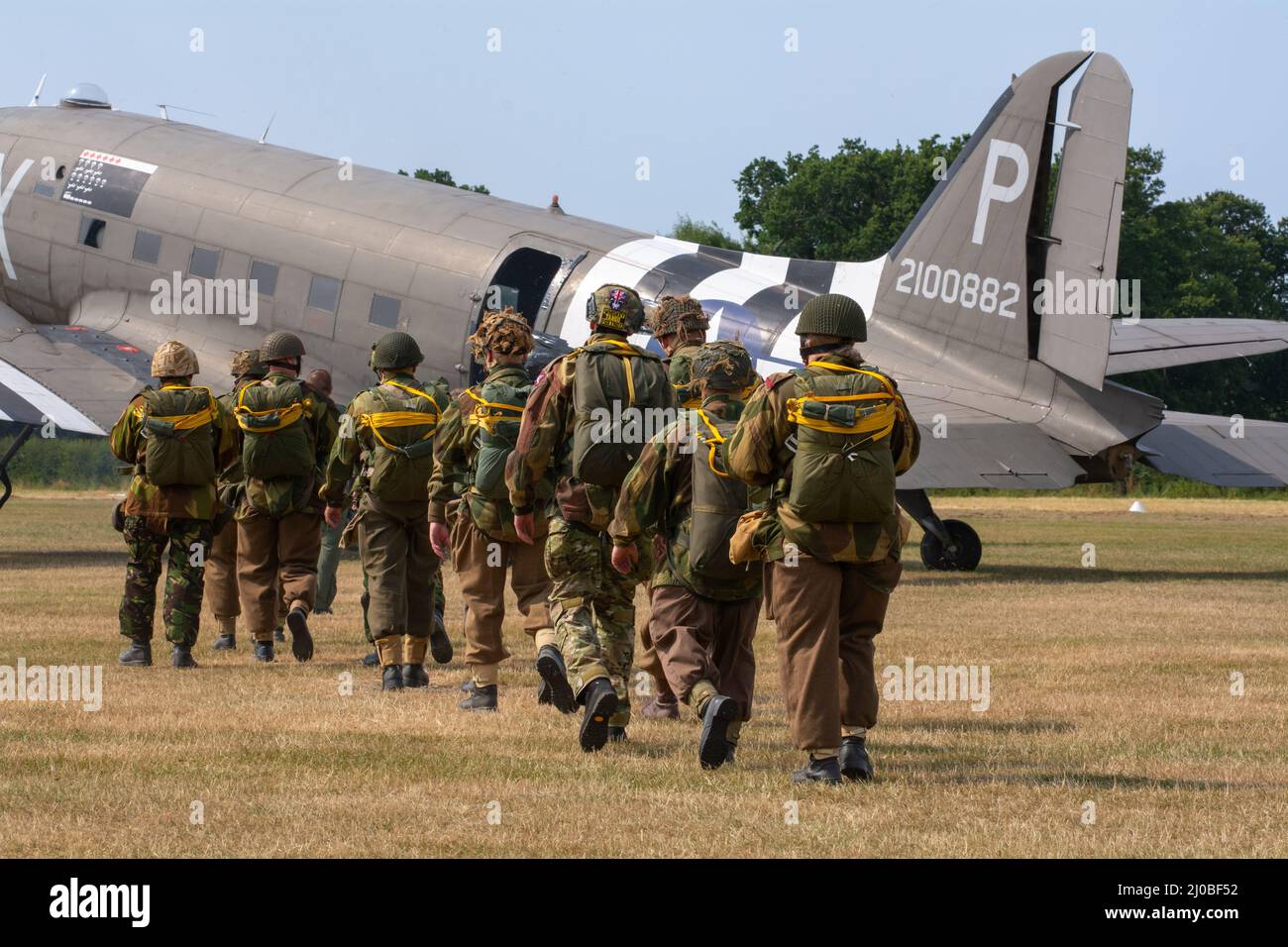 Headcorn, Kent UK - July 1st 2018 World War II paratrooper drop re ...