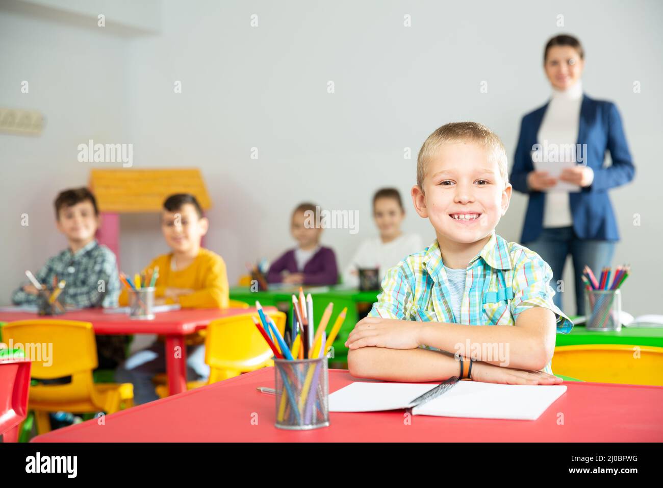 Group diligent school pupils hi-res stock photography and images - Alamy