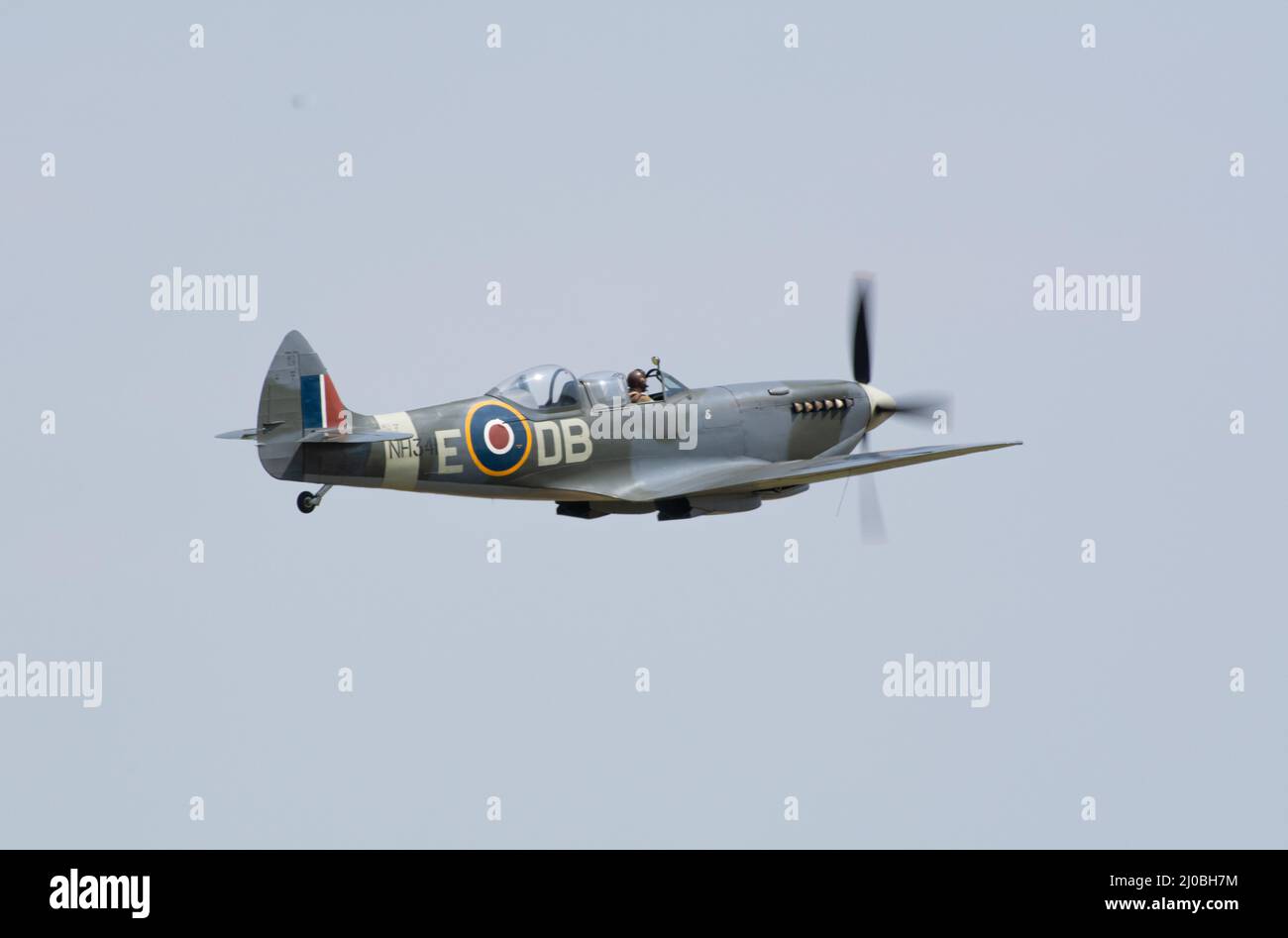 World war 2 spitfire aircraft hi-res stock photography and images - Alamy