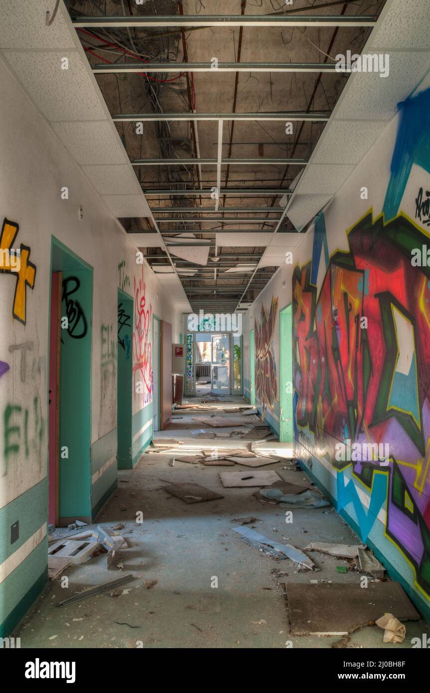 Graffiti corridor hi-res stock photography and images - Alamy