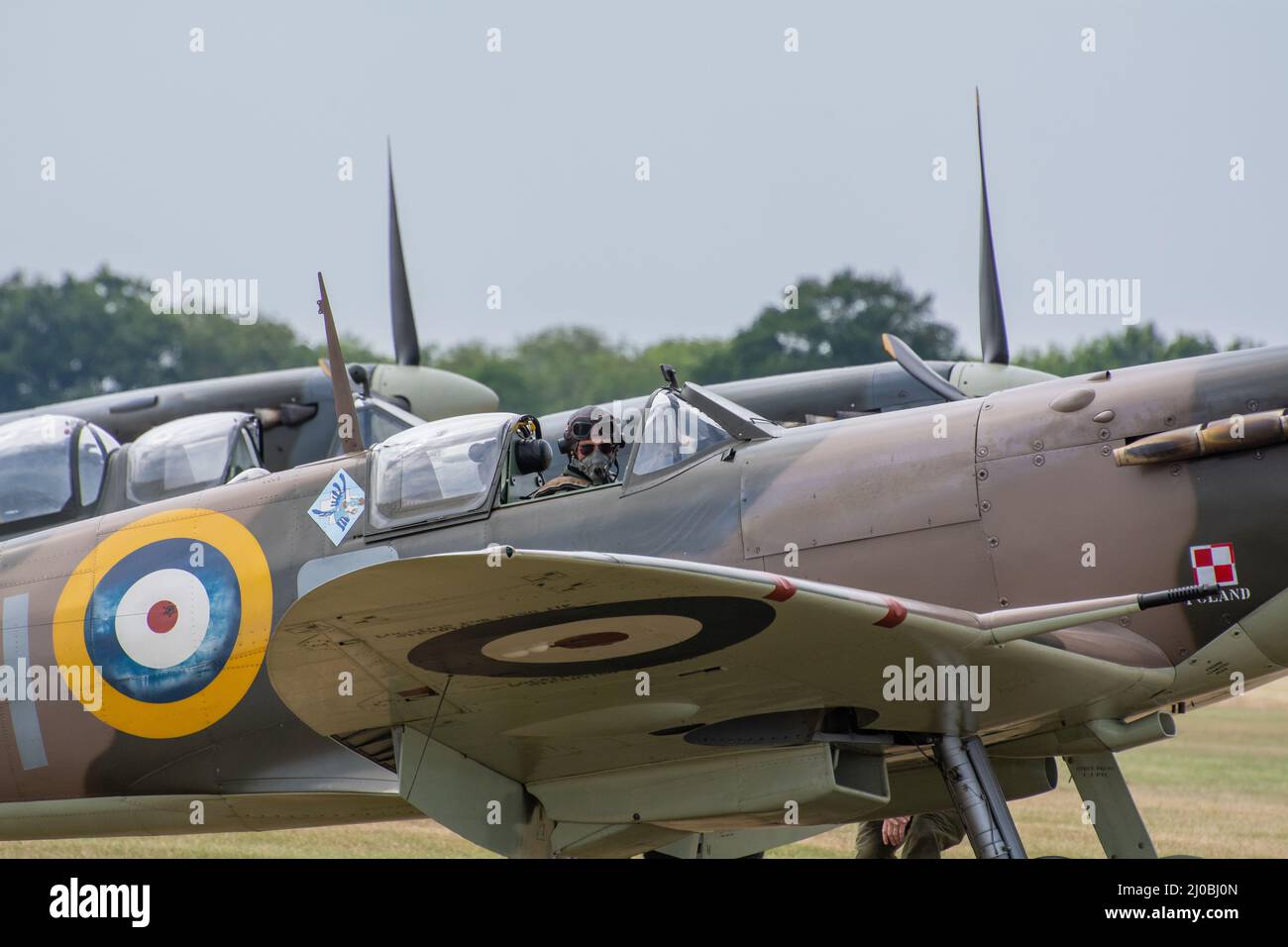 Raf ground crew ww2 hi-res stock photography and images - Alamy