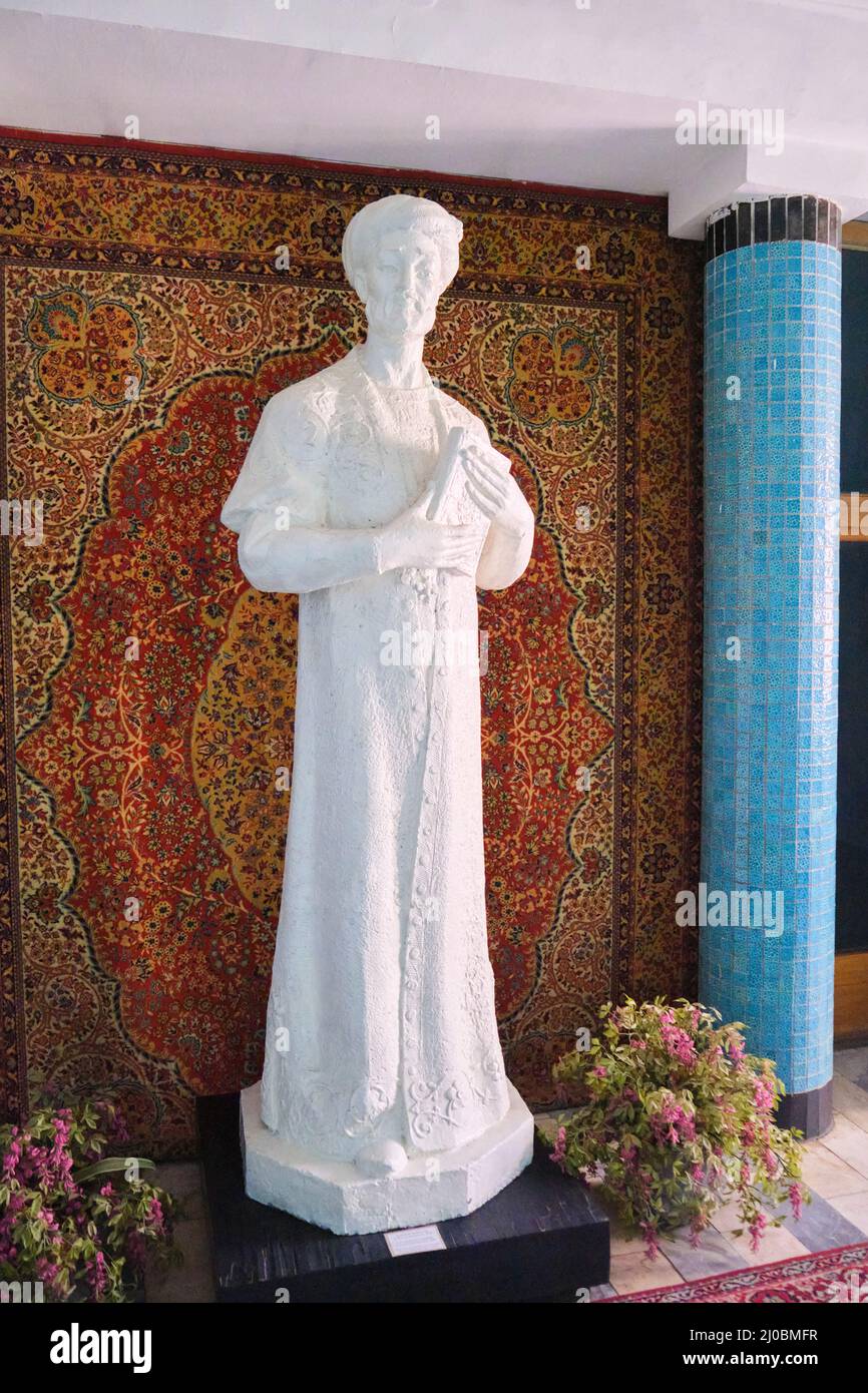 A sculpture of a standing Alisher Navoi. At The Alisher Navoi State ...