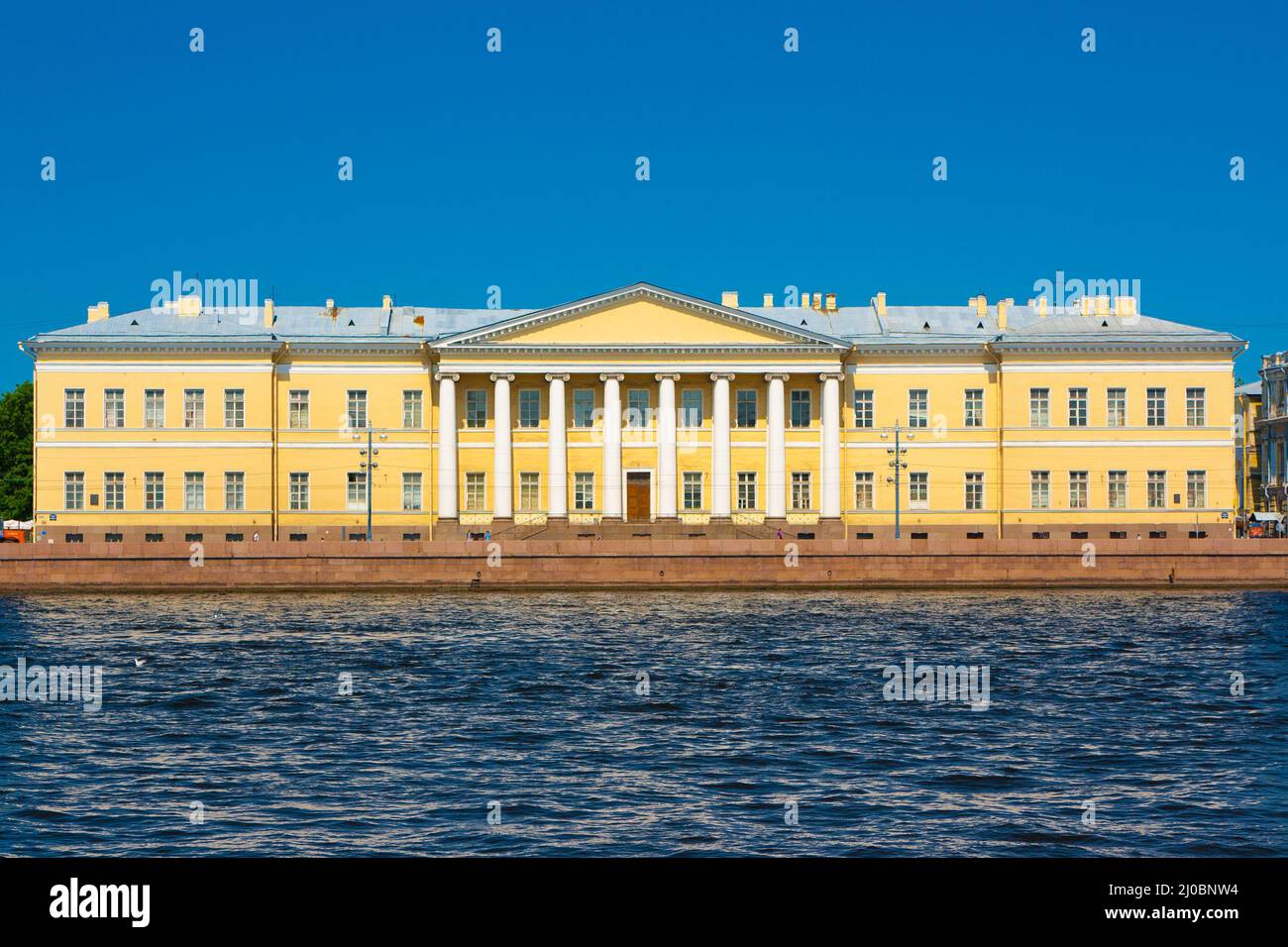 English embankment hi-res stock photography and images - Alamy