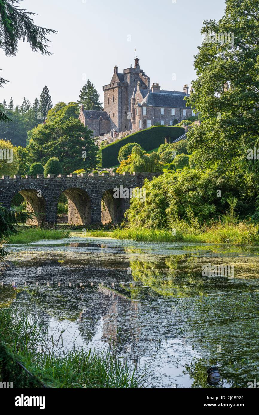 Drummond castle pond hi-res stock photography and images - Alamy