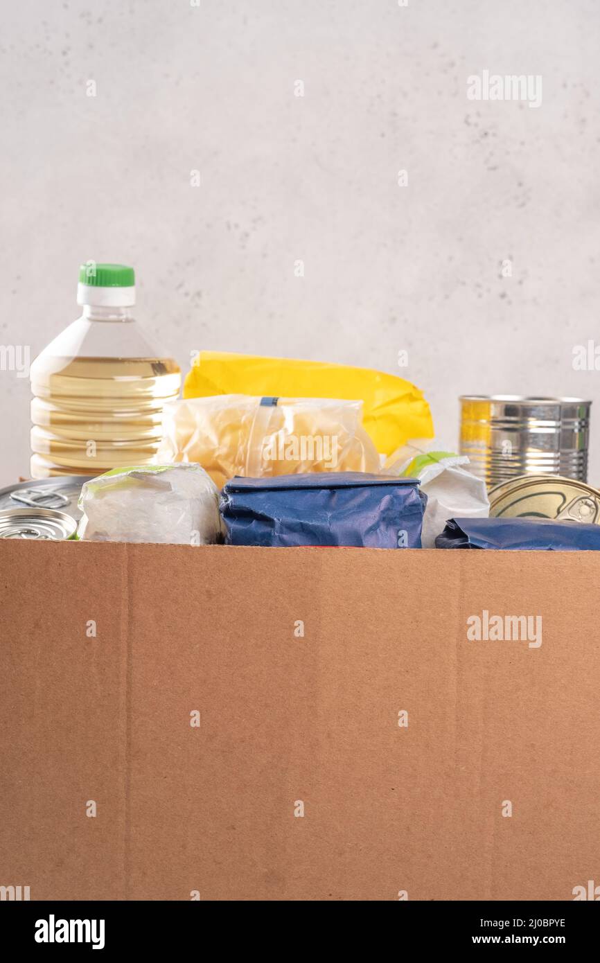 Food donation box people hi-res stock photography and images - Alamy