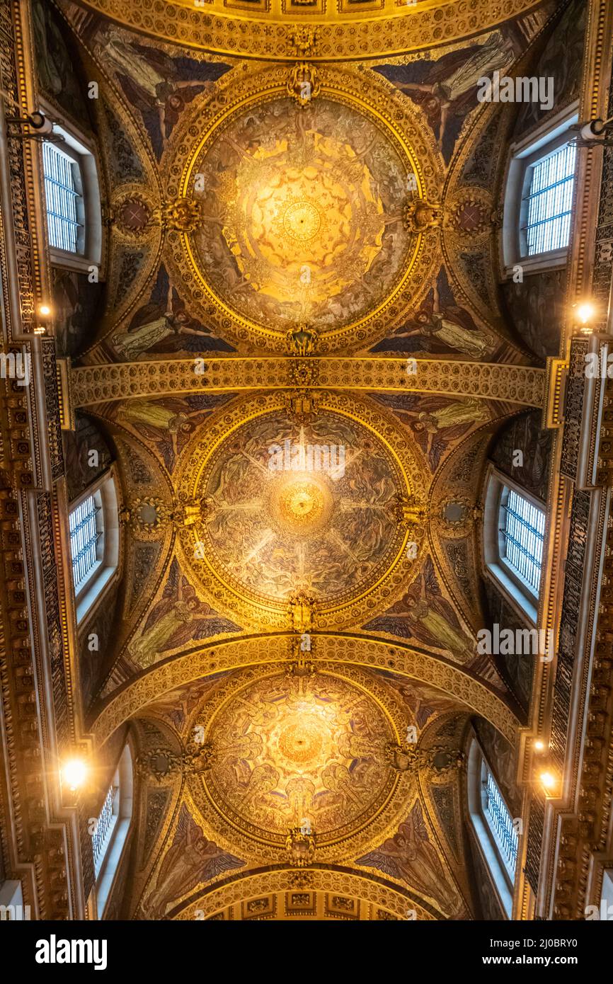 Quire ceiling hi-res stock photography and images - Alamy