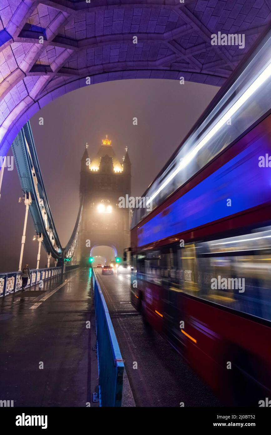 London traffic bridges roads hi-res stock photography and images - Alamy