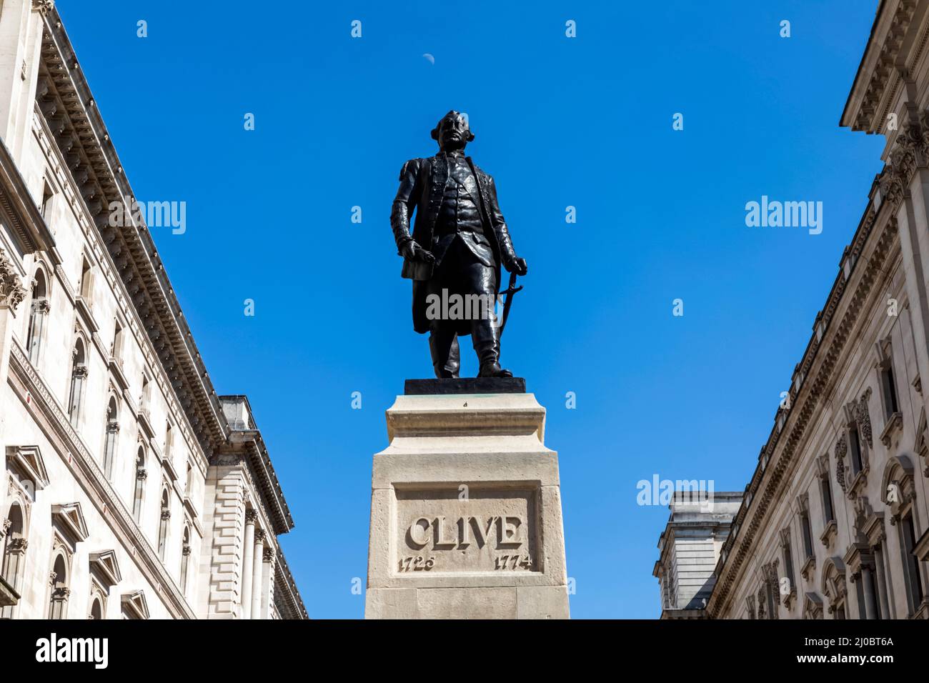 Robert clive statue london hi-res stock photography and images - Alamy