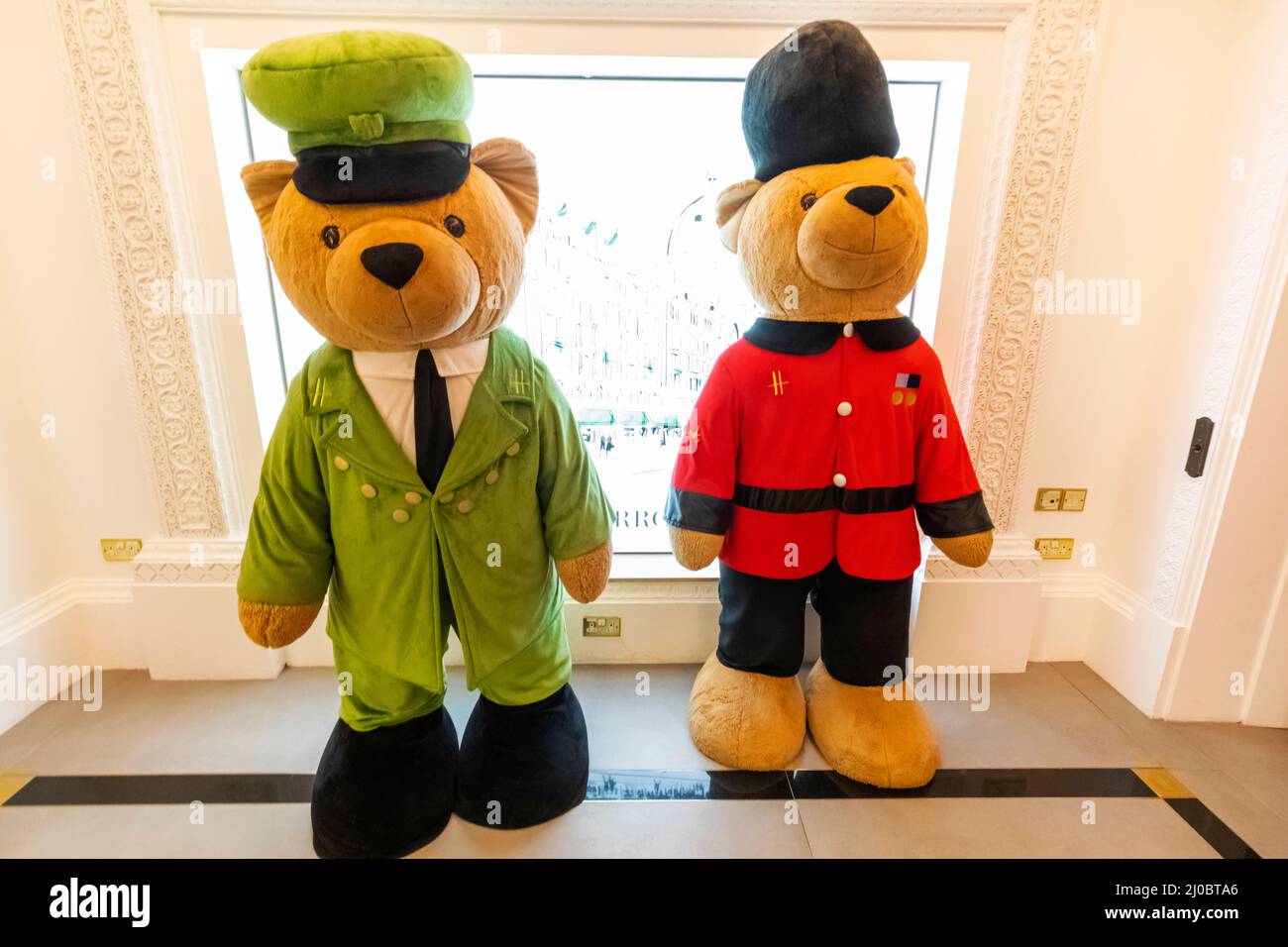 Giant harrods bear in uniform hi-res stock photography and images - Alamy
