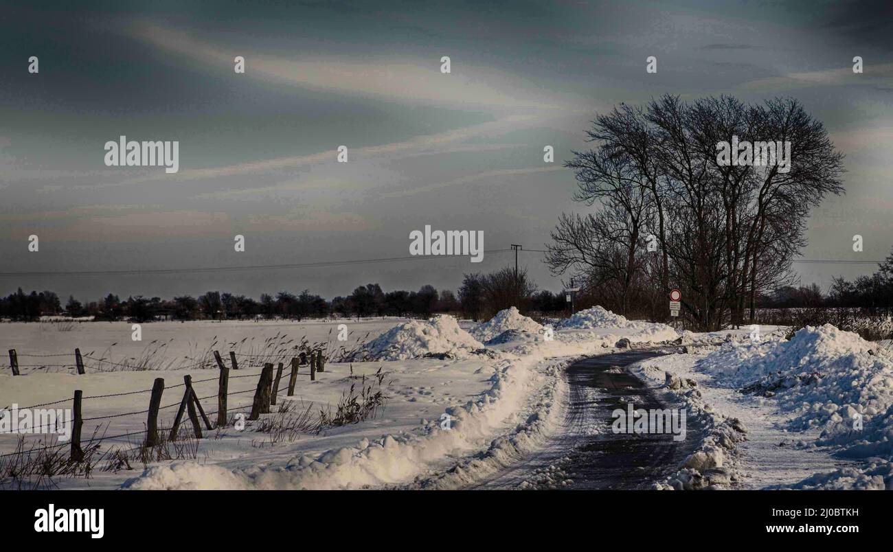 Snowbound hi-res stock photography and images - Alamy