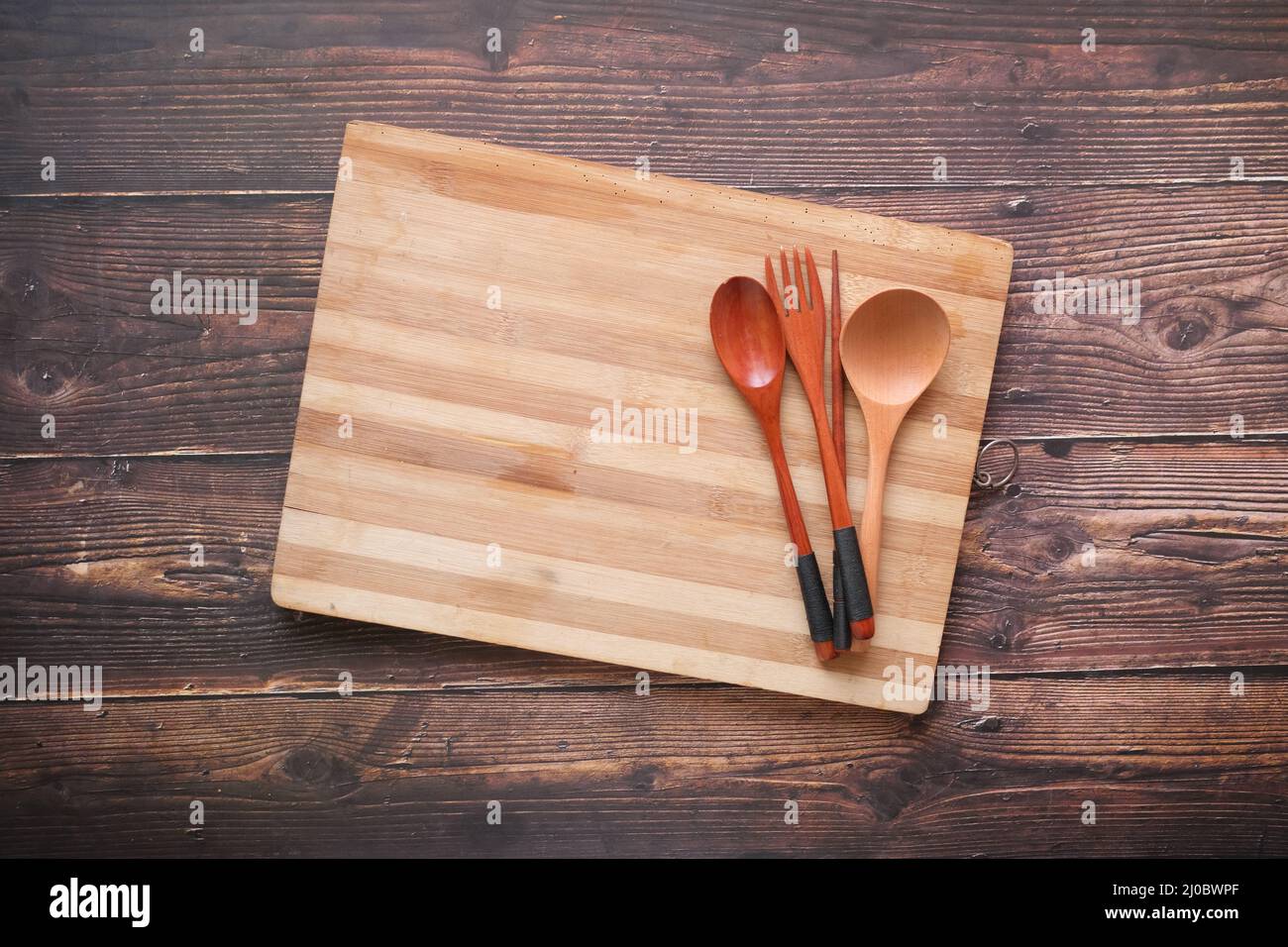 wooden chopping board on black background top down Stock Photo - Alamy