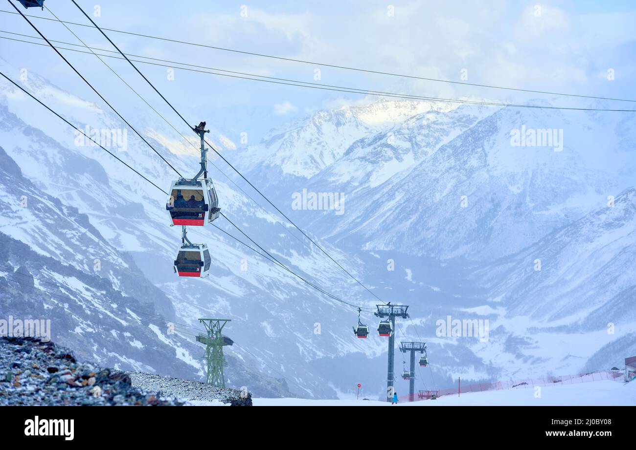 cable car cabins at the ski resort Stock Photo - Alamy