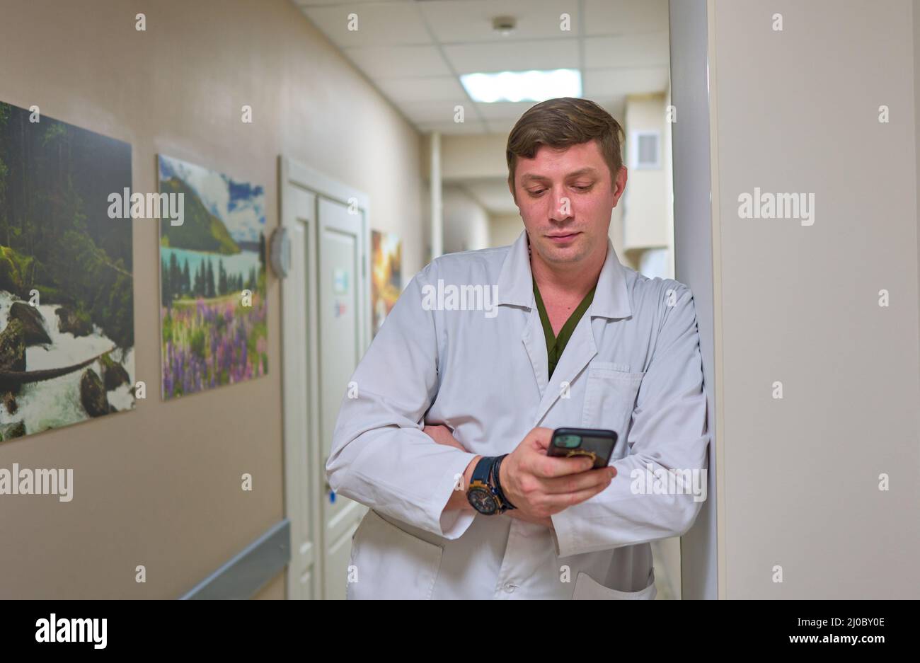 Doctor phone in corridor hi-res stock photography and images - Alamy