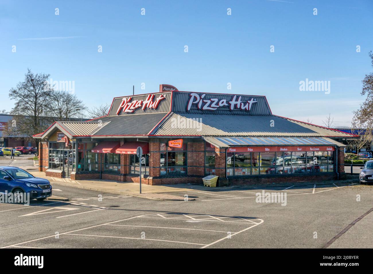 Pizza hut building hi-res stock photography and images - Alamy