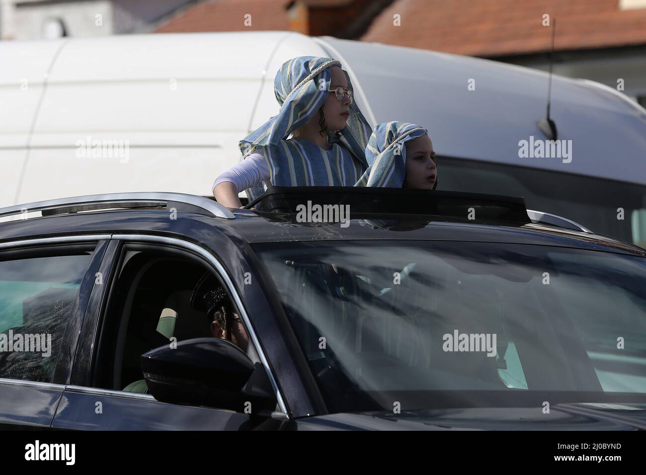 Jewish family london car hi-res stock photography and images - Alamy