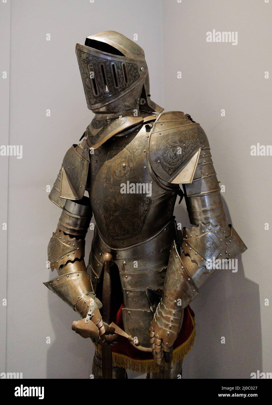 Durham England: 24th Feb 2022: Suit of armour on display in a hotel ...
