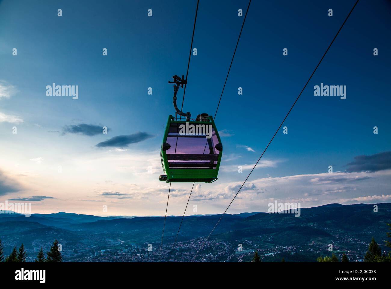 Cable car running on hi-res stock photography and images - Alamy