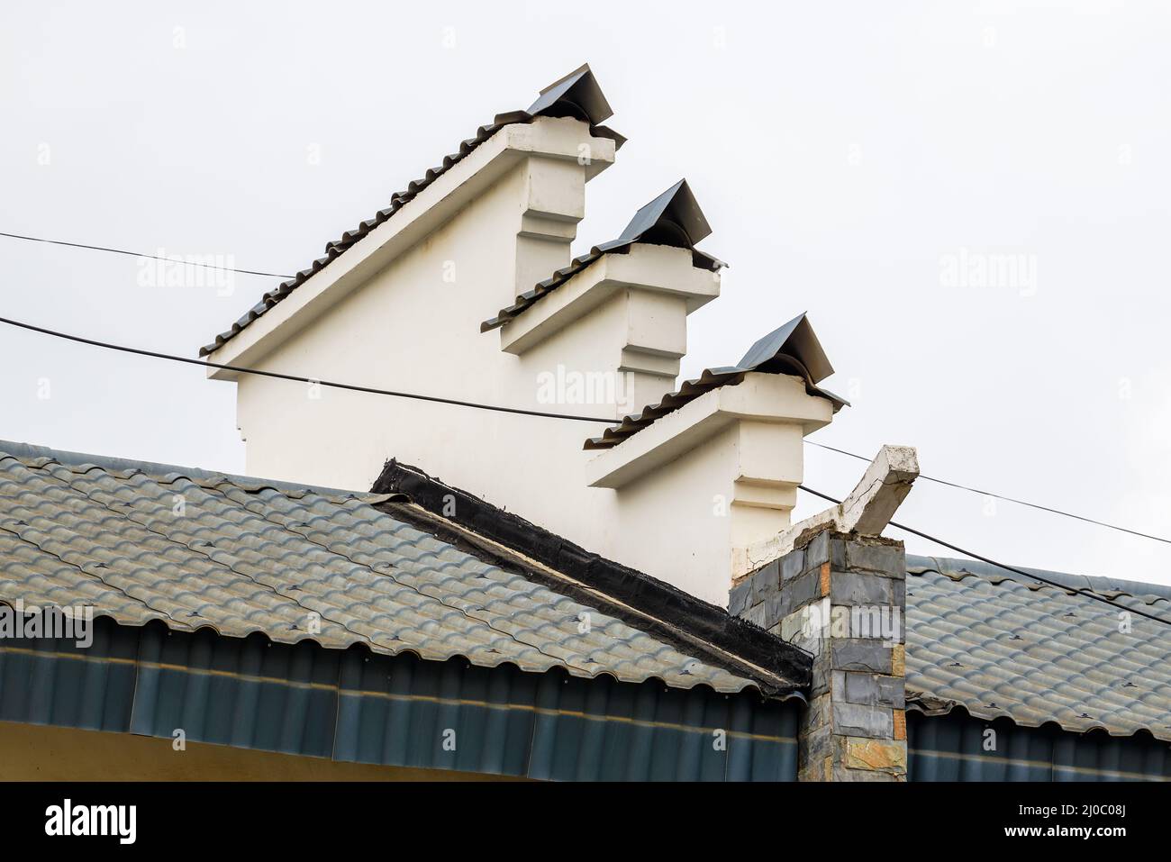 Chinese retro style brick building roof Stock Photo - Alamy