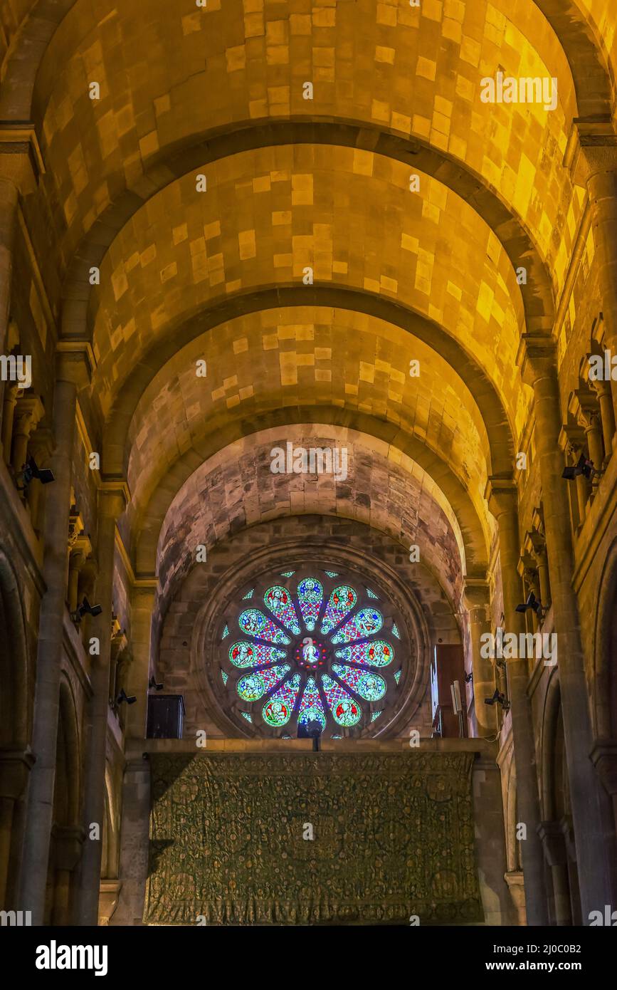 Lisbon cathedral church hi-res stock photography and images - Alamy