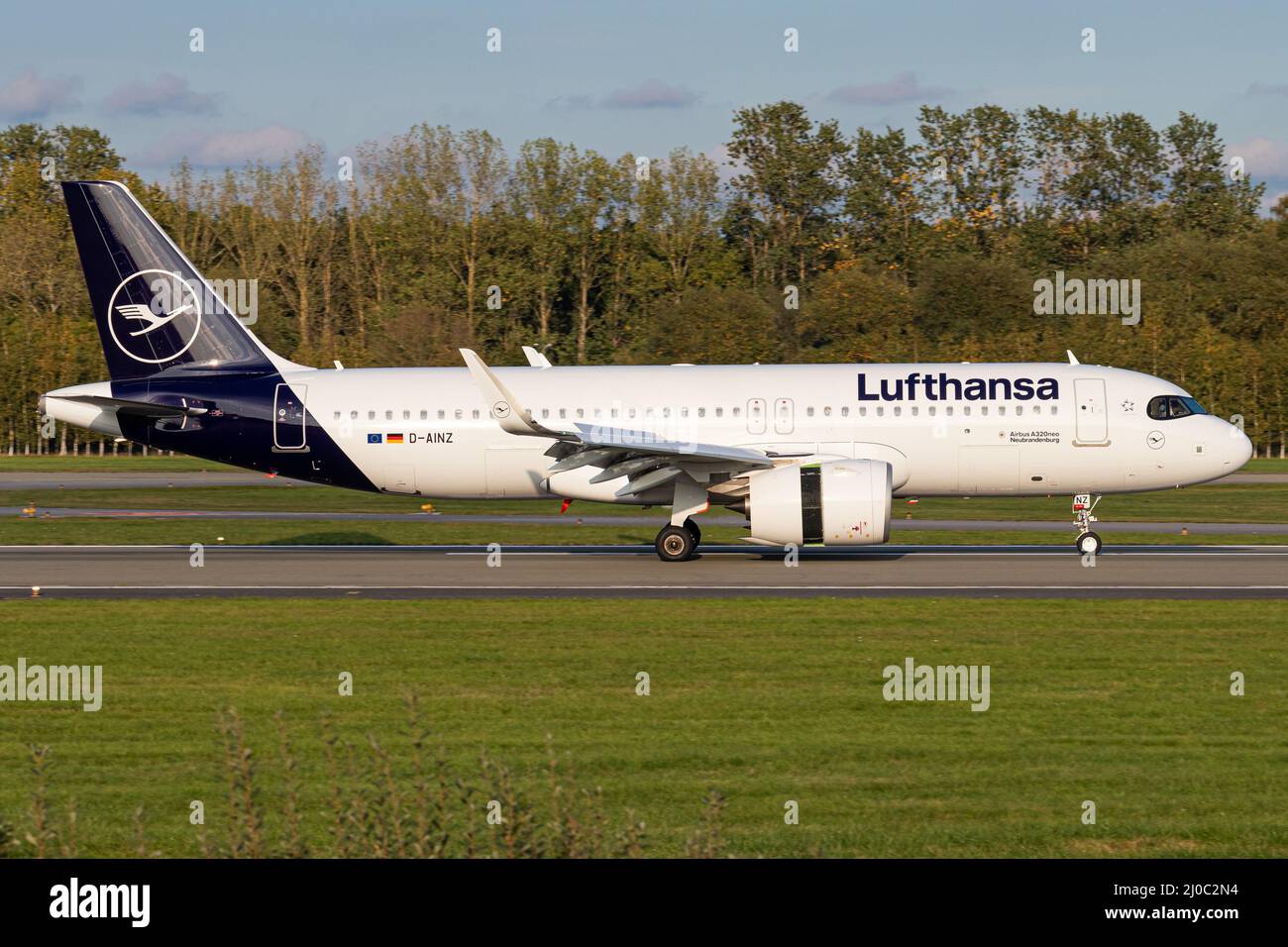 Lufthansa airbus a320 air hi-res stock photography and images - Alamy